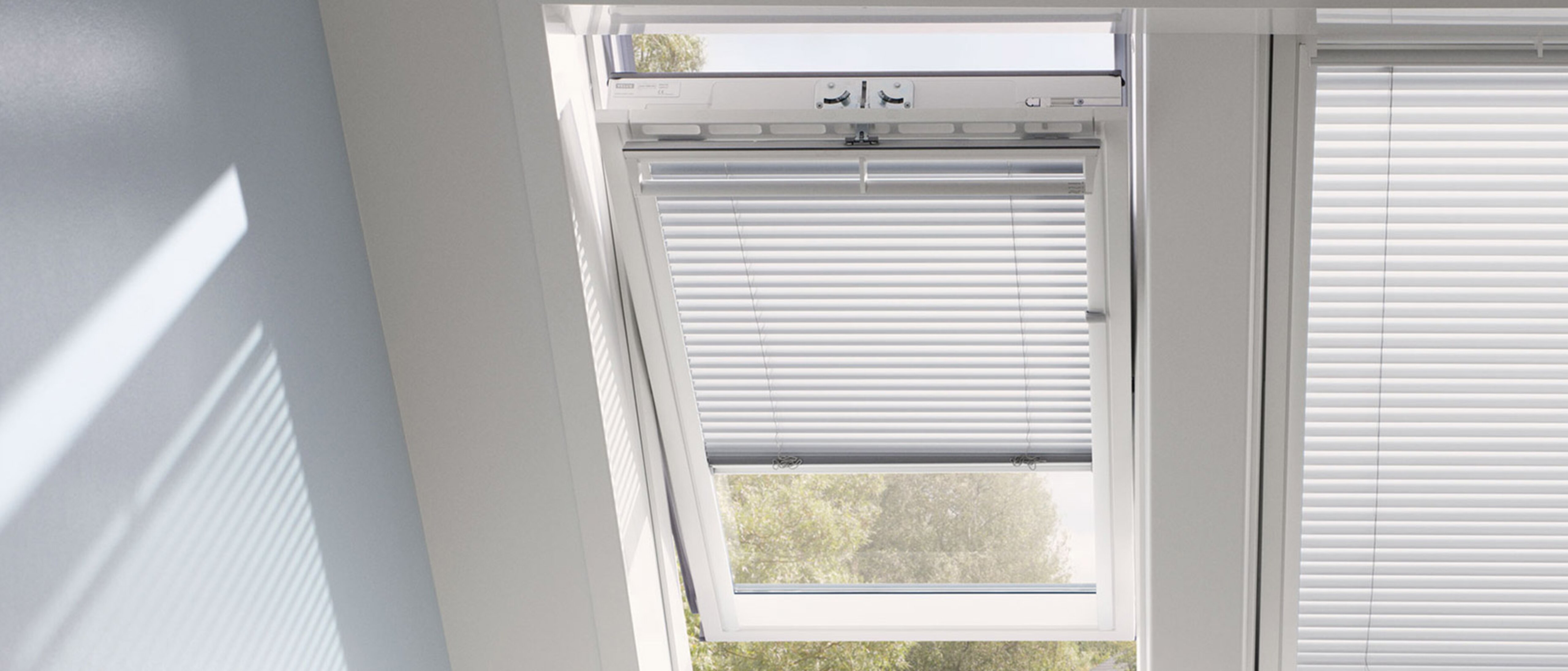 Dachfenster-Zubehör von Roto und Velux